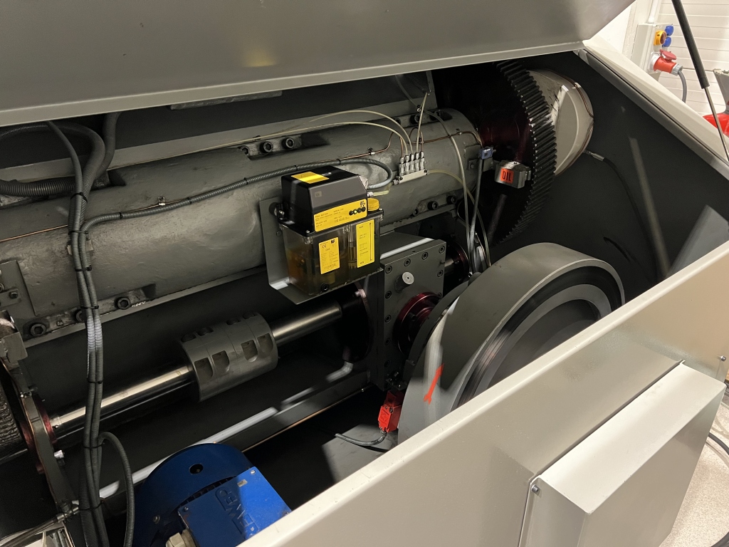 Cauhe IVA 120×160 die-cutter - Lidograf printing machines